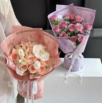 Cina Carta di avvolgimento floristica antistatica con disegno di fiori di rosa impermeabile e in incisione in vendita