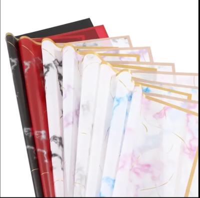 Cina Carta di avvolgimento per fiori impermeabile multicolore 8colori per imballaggi di bouquet di fioristi in vendita