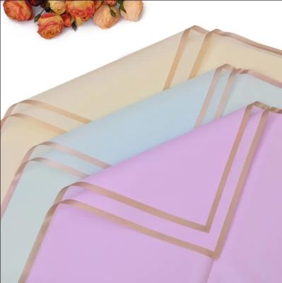 Cina Carta di avvolgimento di fiori coreana a colori personalizzati con stampa liscia impermeabile in vendita