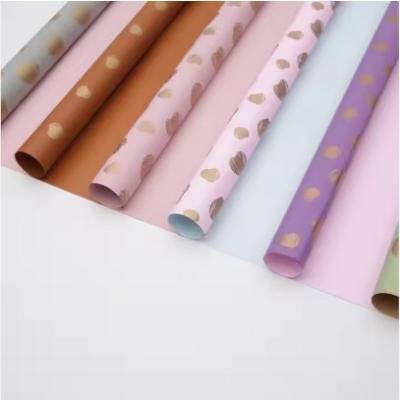 Cina Carta di avvolgimento per fiori a colori per bouquet personalizzati Imballaggio regalo coreano impermeabile in vendita