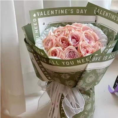Cina Pulpa diretta mista 50g carta impermeabile per fiori con disegno di bouquet stampato a rosa in vendita