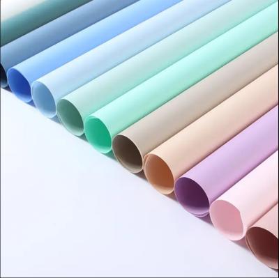 Cina Carta impermeabile a colori personalizzati con involucro di cellophane di plastica solida per fiori freschi in vendita