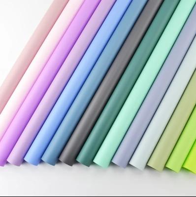 Cina Carta impermeabile a colori personalizzati con involucro di cellophane di plastica solida per fiori freschi in vendita