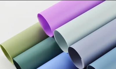 Cina Carta impermeabile a colori personalizzati con involucro di cellophane di plastica solida per fiori freschi in vendita