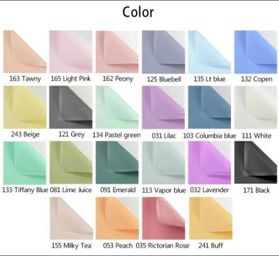 Cina Carta impermeabile a colori personalizzati con involucro di cellophane di plastica solida per fiori freschi in vendita