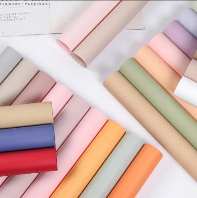 中国 2024 シノウラップ ファッションデザイン 濃厚な韓国製 不透明なプラスチック製 花の紙 花屋用 販売のため