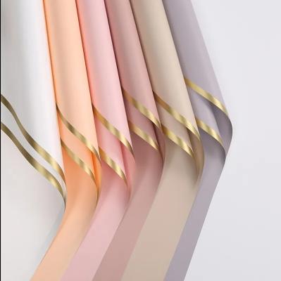 Cina 2024 Gold Edge Plastic Flower Wrapping Paper Multicolor Waterproof Spessore per fiori freschi in vendita