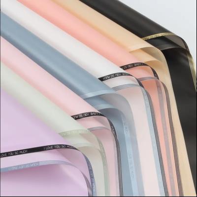 Cina Carta di avvolgimento per fiori personalizzabile con Love Edge impermeabile riciclabile in vendita