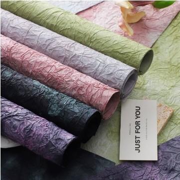 Cina Colore colorato carta a trama plissata artigianale colori multipli 60*60cm per il giorno dell'insegnante materiale di imballaggio bouquet in vendita