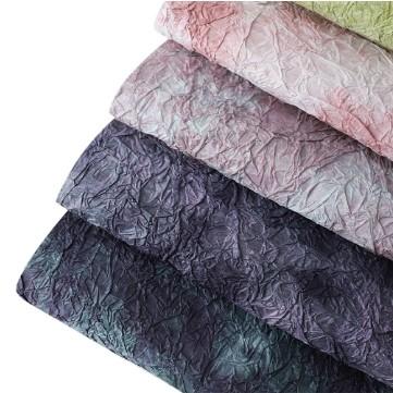 Cina Colore colorato carta a trama plissata artigianale colori multipli 60*60cm per il giorno dell'insegnante materiale di imballaggio bouquet in vendita