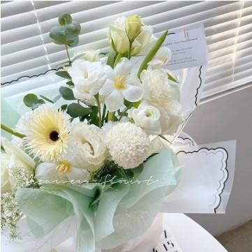 中国 多彩のストロベリー花束のための小さな手ぬぐい花の包装紙 販売のため