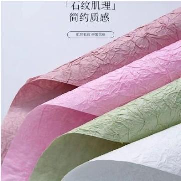 China Papel de embrulho de flores de padrão de pedra feito à mão Papel de revestimento de textura de papel plissado Papel de flores de bricolage Buquete de embalagem 56 * 56cm à venda