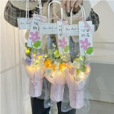 Cina Giorno delle Donne Regalo Giorno della Dea Fiore Plush Portatile Abbraccio Scafo Fiore Fiore Tessuto a Mano Bouquet in Colori Multiplici in vendita