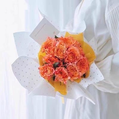 Cina Carta di imballaggio a doppio lato Polka Dot Bouquet impermeabile per imballaggio di fiori in carta Ouya in 58cm * 58cm Dimensioni personalizzate in vendita