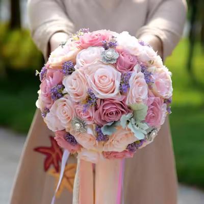 China Artificial Pink Rose Flower Bouquet Home Wedding Decorative Flowers for Bride Bridesmaid Flower Bouquets Valentines Day Gift for sale