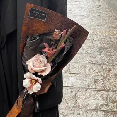 Cina Carta di tessitura in pietra lavata con inchiostro, carta da avvolgimento per bouquet di fiori, imballaggi per opere d'arte floreali a gradiente, materiali di carta da avvolgimento per fiori in vendita