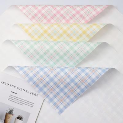 China Two-color checkered retro Ouya paper-wrapped flower paper checkered gift flower packaging bouquet wrapping paper wholesale materials for sale