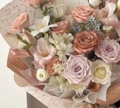 China Petal kraft papier retro gemengd met Dongba papier bloemen verpakking papier Te koop