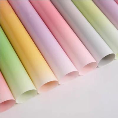 China Gradient color candy, glass waterproof plastic, flower wrapping paper, bouquet packaging material, flower shop supplies, factory direct delivery for sale