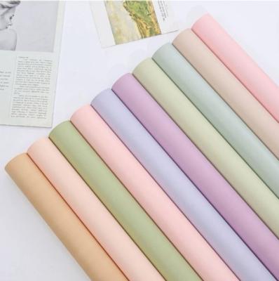 Cina Carta di avvolgimento di fiori a colori solidi in stile coreano, bouquet di primo amore impermeabile, carta Ouya spessita a colori unici, materiale di carta di avvolgimento di fiori in vendita