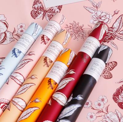 Cina Nuova carta da involucro per fiori del periodo della fioritura delle farfalle, materiale per bouquet, imballaggio impermeabile per le opere floreali, carta per i bouquet per la Giornata della donna in vendita