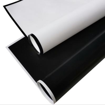 Cina Carta da confezionamento per fiori a bordo bianco e nero, mazzo, carta vegetariana coreana, carta da confezionamento impermeabile, arte floreale, cestino di fiori, crisantemo in vendita