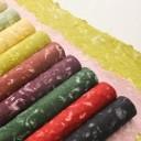 Cina Giorno di San Valentino Colore solido due colori Petali a mano Lacrima Dongba Carta Fiore Carta di imballaggio in vendita