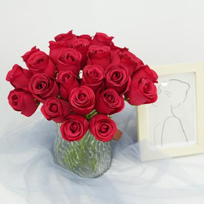 China Venda a retalho de rosas simuladas de 7 cabeças, rosas imperiais buquês de rosas portáteis para decoração de casas, hotéis, casamentos e auditórios for sale