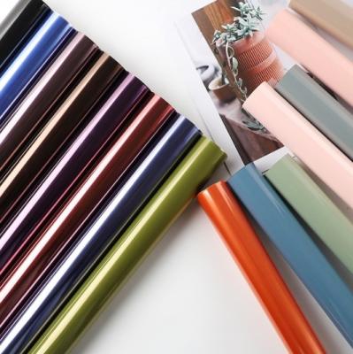 Cina Nuova carta cristallina per la confezione di fiori, pellicola di opp di colore fresco, carta impermeabile per la confezione di fiori, cellophane colorato trasparente in vendita