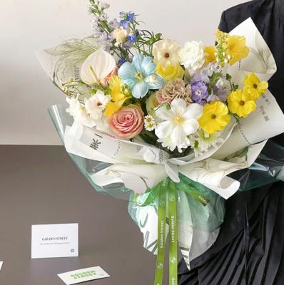 China Waterdichte gekleurde gele folie, verpakkingspapier voor bloemenkunst, halfdoorzichtig cellophane, kristalpapier, verpakkingsmateriaal voor bloemen, geglazuurd papier Te koop