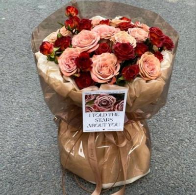 China Pellicola colorata con gelatina, bouquet di fiori di cellophane cristallino trasparente, carta da involucro per fiori freschi, pellicola OPP, materiale impermeabile per l'imballaggio delle opere floreali for sale