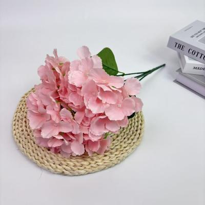 China Hortensias artificiais com folhas, flores artificiais para casamento, decoração de sinalização de casamento, colocação em casa à venda