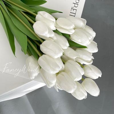 China Simulated bouquet with moisturizing touch, tulip high-end flower arrangement, living room cake decoration, fake flower decoration, dried flowers for sale