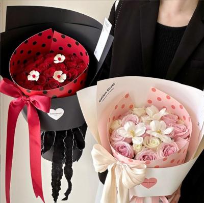 Cina Giornata della Madre Fiore Bouquet Paper Popolare Waltz Polka Dot One-Piece Formati foglio per arrangiamenti floreali in vendita