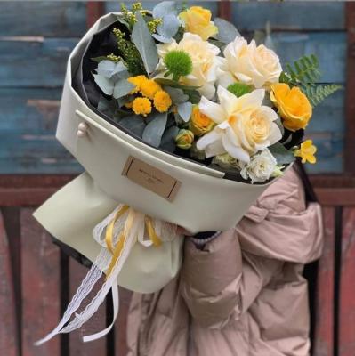 China 20 pieces of solid-color flower wrapping paper with good texture and firmness, a popular Russian round bouquet wrapping paper for sale