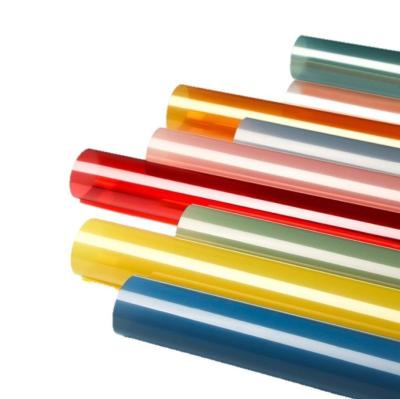 China Gelasspectrum van gekleurde cellophane-kristallen OPP, bloemenverpakkingspapier, waterdicht doorzichtig boeketverpakkingspapier, bloemenkunstmaterialen Te koop