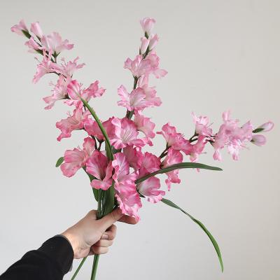 Cina Fiori artificiali di lusso, fiori artificiali di gladiolo a un ramo, decorazioni per il soggiorno e il tavolo da pranzo, oggetti di scena per la fotografia di nozze, bouquet artificiali in vendita