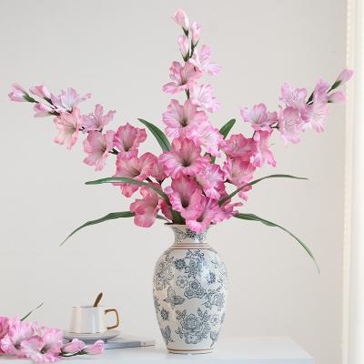 Cina Fiori artificiali di lusso, fiori artificiali di gladiolo a un ramo, decorazioni per il soggiorno e il tavolo da pranzo, oggetti di scena per la fotografia di nozze, bouquet artificiali in vendita