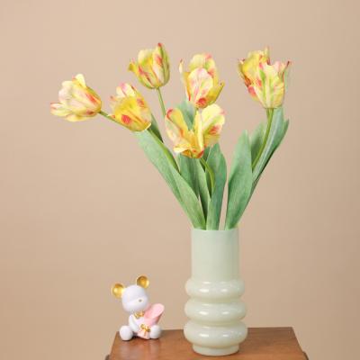 Cina Realistic Tulip Handmade Simulation Flower Bonsai per la decorazione domestica e per la fotografia di matrimonio in vendita