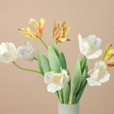 Cina Realistic Tulip Handmade Simulation Flower Bonsai per la decorazione domestica e per la fotografia di matrimonio in vendita