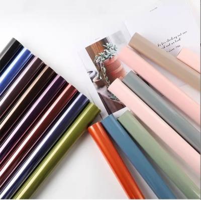 Cina Carta di avvolgimento impermeabile per bouquet di fiori, carta di avvolgimento per caramelle e carta di avvolgimento per regali a colori solidi in vendita