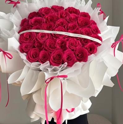 Cina Piccolo film opaco a colori solidi spessito da 8 micron, impermeabile, carta da avvolgimento per bouquet di fiori, carta Ouya monocolore, carta regalo per fiori in vendita