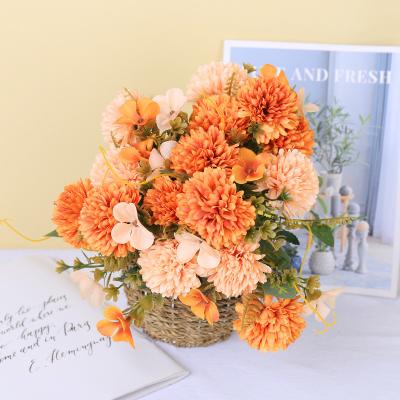 Cina Decorazione artificiale con crisantemo, fiori di seta, camomilla, disegno fotografico del soggiorno, mazzo di fiori, fiori artificiali, orchidea, crisantemo in vendita