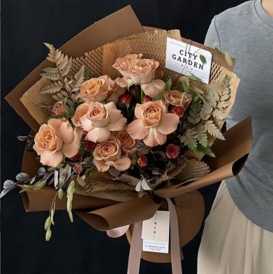 Cina Carta a colori solidi di fascia alta con uno spessore di 8,5 micron, carta impermeabile matta per il rivestimento dei fiori e materiali per l'arte floreale per i negozi di fiori in vendita