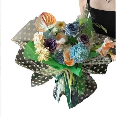 Cina Yuexin Xiancai opp carta trasparente impermeabile per fiori, carta in vetro a forma di cuore per fiori, mazzo di fiori fatto a mano in vendita
