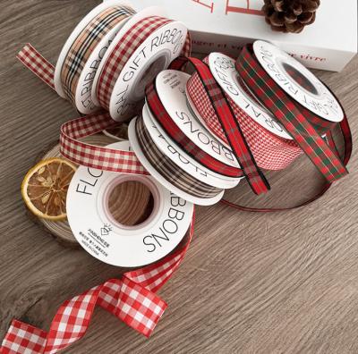 China Britse Stijl Stropdas Kerst Plaid Lint Bloem Boeket Milieuvriendelijke Stof Tape Handgemaakte Bloemen DIY Cadeauverpakkingsmaterialen Te koop
