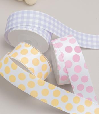 China Hoge vasthoudendheid handgemaakte haar accessoires zijdegordels kleding accessoires cadeau doos verpakking dot raster gestreepte melk lint Te koop
