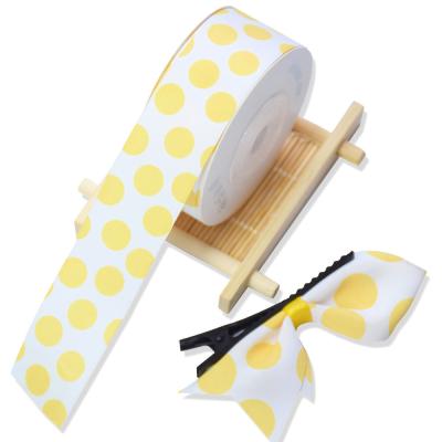 China Hoge vasthoudendheid handgemaakte haar accessoires zijdegordels kleding accessoires cadeau doos verpakking dot raster gestreepte melk lint Te koop