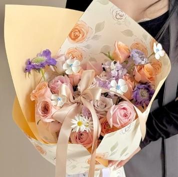 China 35*50cm Speacialty Paper Packaging The Ideal Choice For Eternal Night Star River Flower Arrangement for sale
