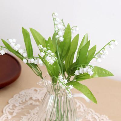 China Simulato piccolo giglio in stile blu, fresco e leggero, oggetti decorativi, bouquet da sposa, fiori artificiali in plastica, vendita all'ingrosso in fabbrica for sale